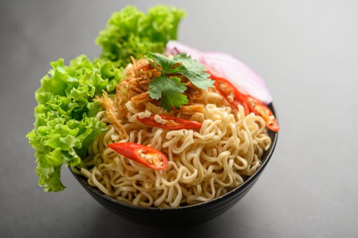 Doyan Makan Mi Instan di Malam Hari Bisa Sebabkan Penyakit Mematikan ...