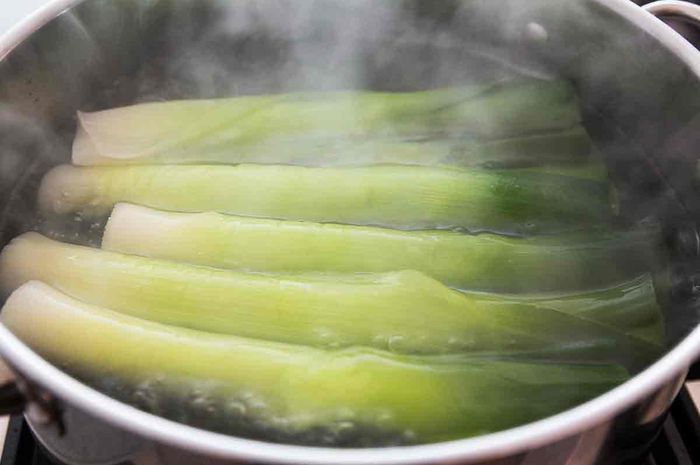 Jangan Mau Ketergantungan Obat! Coba Rutin Minum Air Rebusan Daun ... Jangan Mau Ketergantungan Obat! Coba Rutin Minum Air Rebusan Daun ...