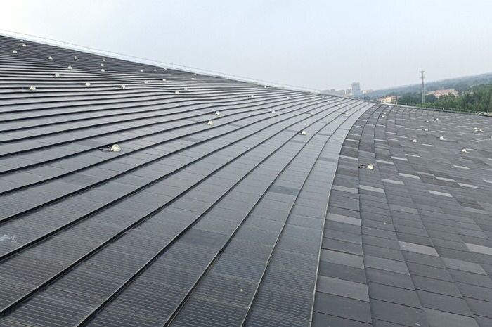 Ubah Sinar Matahari jadi Energi Listrik, Solar Panel Bentuk Genteng ...