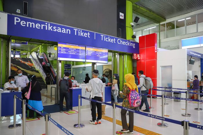 Perjalanan Jadi Nggak Ribet Lagi, Simak Aturan Baru Naik Kereta Api dan ... Perjalanan Jadi Nggak Ribet Lagi, Simak Aturan Baru Naik Kereta Api dan ...