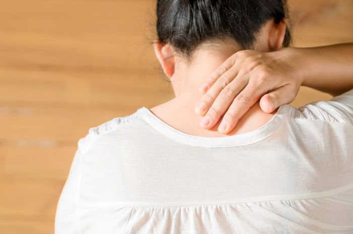 Jangan Sampai Disepelekan Lagi! Sakit Leher Bisa Jadi Gejala Penyakit ...