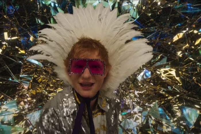 Ed Sheeran ‘Cosplay’ Jadi Elton John lewat Video Klip Lagu Terbarunya ...