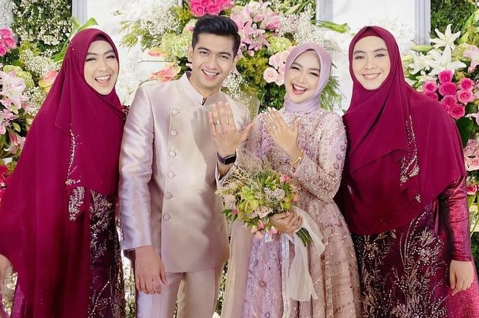 6 Pasangan Artis yang Pernah Menggelar Acara Lamaran Mewah dan Mahal - Nova