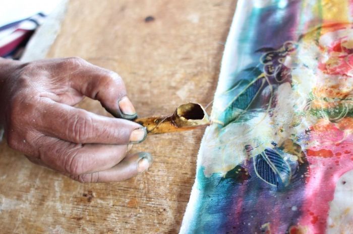 Punya Corak Khas dan Proses yang Unik, Inilah 3 Batik Paling Mahal di ...