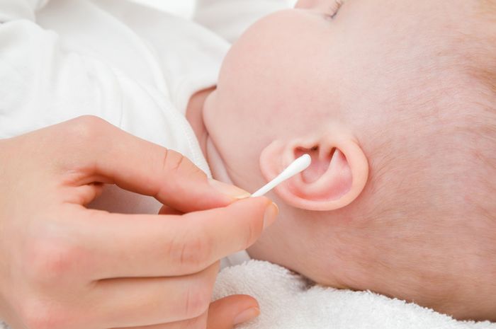 Cara Membersihkan Telinga Bayi yang Aman dan Mudah Dilakukan - Nova