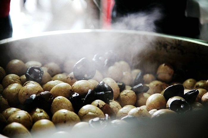 Kuliner Ekstrem Tong Zi Dan, Telur Rebus dalam Air Kencing Anak Lelaki ...