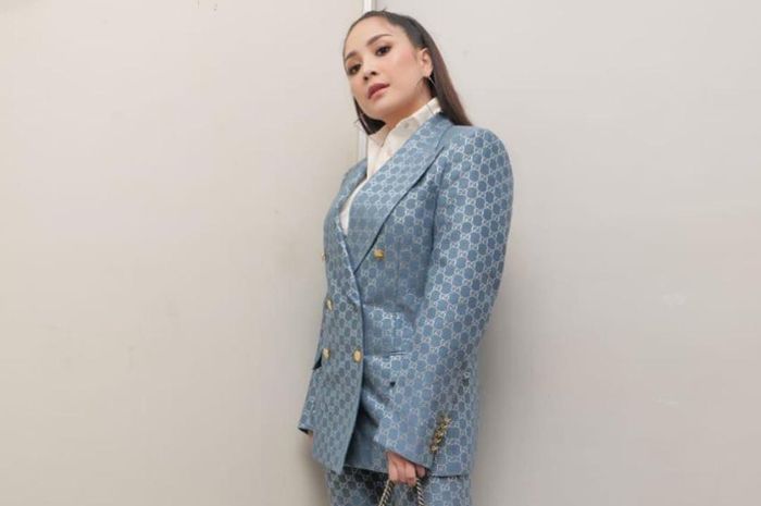 Adu Gaya Selebriti Wanita pakai Blazer Gucci Seharga Rp50 Juta, Ada Nagita Slavina Hingga Isyana ...
