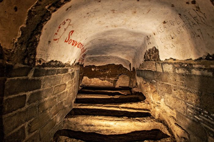 Mengapa Ada Salib Kristen di Kuburan Orang-Orang Yahudi di Italia ...