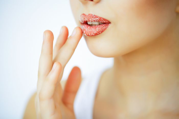 Merawat Kelembapan Bibir dengan Lip Scrub Berbahan Alami, Yuk Coba ...