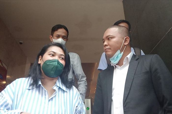 Mantan Asisten Bantah Tudingan Denny Sumargo yang Diduga Melakukan ... Mantan Asisten Bantah Tudingan Denny Sumargo yang Diduga Melakukan ...
