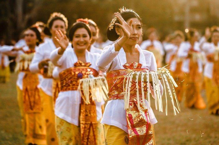 Pengertian dan Contoh Properti Tari, Materi Kelas 5 Tema 4 SD - Bobo