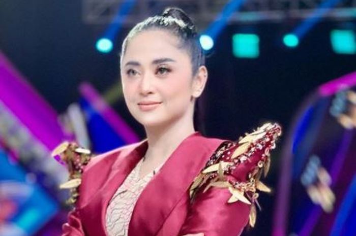 Kini Bertengger di Istana Mewahnya Seharga Rp 28 Miliar, Dewi Perssik ... Kini Bertengger di Istana Mewahnya Seharga Rp 28 Miliar, Dewi Perssik ...