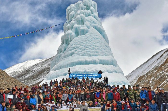 Jumlahnya Makin Berkurang, Komunitas Ini Ciptakan Gletser Buatan ...