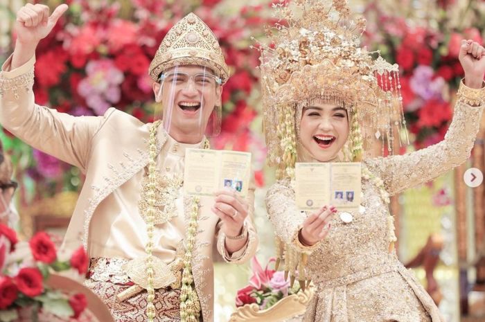 Bak Ratu dan Raja Sehari, Ria Ricis Pakai Gaun Biru Muda Dampingi Teuku ...