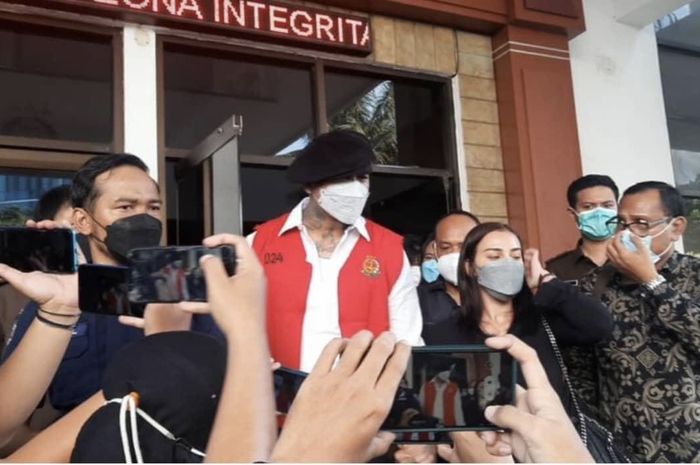 LIhat Foto Jerinx SID Pakai Baju Tahanan dalam Kasus Terbaru. Adam Deni ... LIhat Foto Jerinx SID Pakai Baju Tahanan dalam Kasus Terbaru. Adam Deni ...