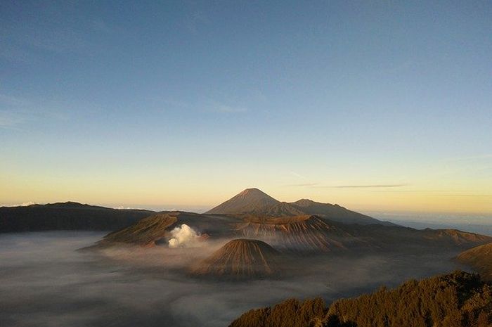 Kembali Meletus, Ini Sejarah Erupsi Gunung Semeru Sejak 1818 - Kids Kembali Meletus, Ini Sejarah Erupsi Gunung Semeru Sejak 1818 - Kids
