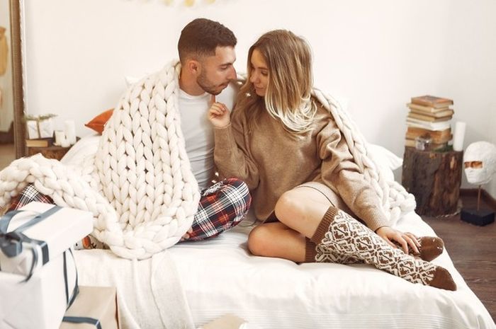 Kenali 3 Posisi Seks yang Paling Cocok Dilakukan Saat Musim Hujan, Dijamin Semakin Panas di ...