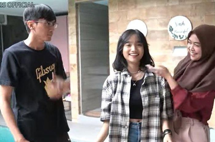 Kepergok Gandengan Tangan di Bandara, Fuji Berani Bantah Dirinya Sudah ... Kepergok Gandengan Tangan di Bandara, Fuji Berani Bantah Dirinya Sudah ...