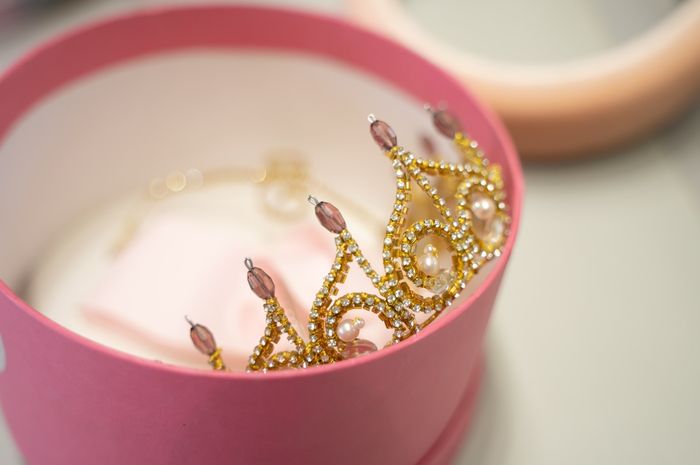 3 Mahkota Kerajaan Paling Mewah di Dunia, Bikin Geleng-geleng Kepala ...