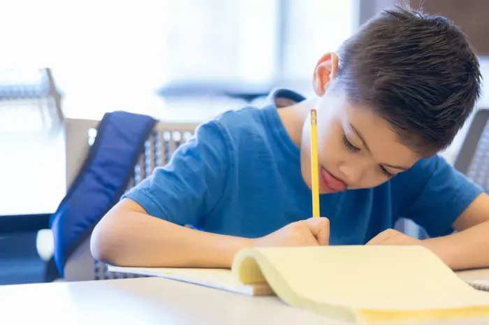 Saat Berkonsentrasi, Mengapa Kita Cenderung Menjulurkan Lidah ...