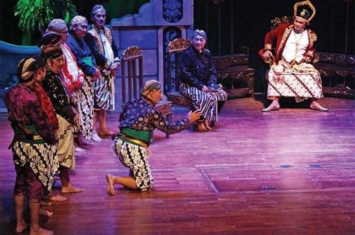 Kesenian Ketoprak: Pengertian, Sejarah, dan Ciri-cirinya - Adjar Kesenian Ketoprak: Pengertian, Sejarah, dan Ciri-cirinya - Adjar