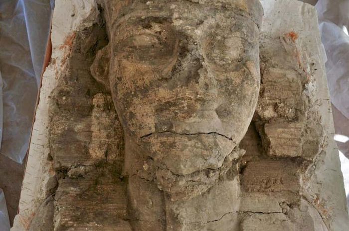 Temuan Pecahan 2 Patung Sphinx dari Makam Kuil Raja Amenhotep III ...