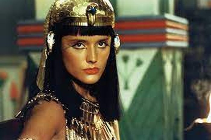 Peninggalan Era Ratu Mesir Kuno Nefertiti Ini Menyisakan Jimat dan Ikan ...