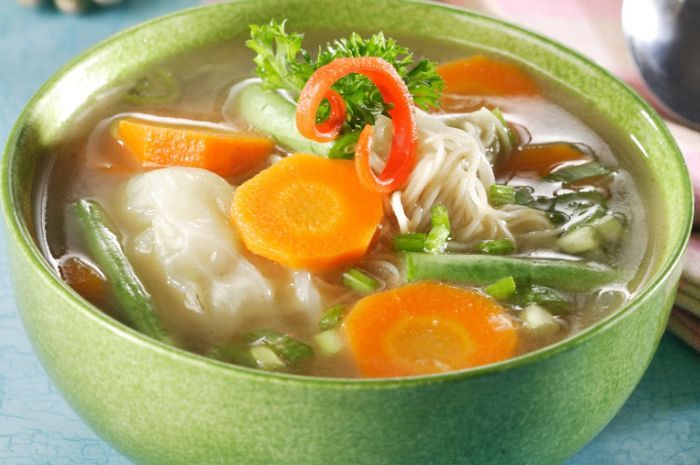 Cocok Disantap untuk Makan Malam, Coba Resep Sup Sayur Misoa Ini, yuk ...