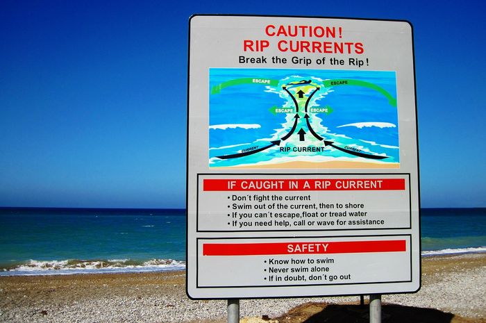 Mengenal Fenomena Rip Current yang Terjadi di Pantai Ambulu Jember - Bobo