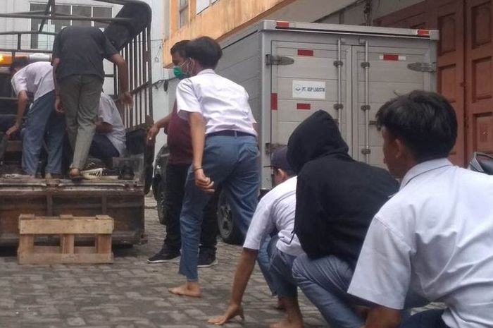 19 Pelajar SMA Kena Razia Main Biliar Pas Jam Sekolah, Disemprot Kadis Pendidikan Malah Bentak - Hai