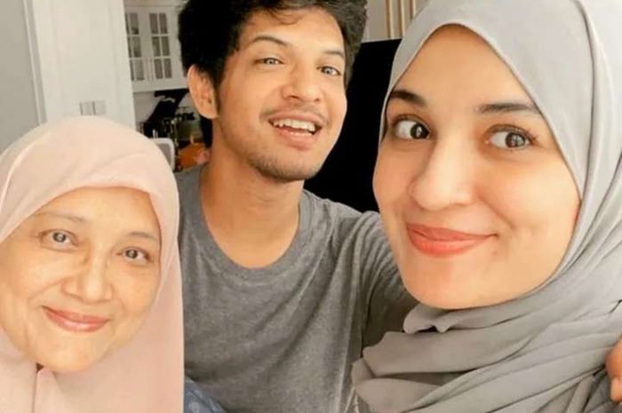 Pernikahan Adik Zaskia Sungkar Kandas, Tangis Kakak Kandung Shireen ... Pernikahan Adik Zaskia Sungkar Kandas, Tangis Kakak Kandung Shireen ...