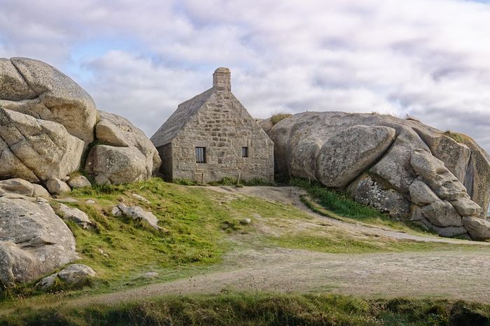 Dari Berbentuk Sepatu sampai Terletak di Tengah Laut, Inilah 5 Rumah ...