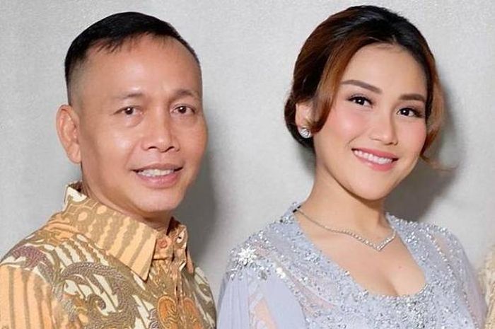 Bukannya Malu Sang Anak Selalu Terlibat Isu dengan Suami Orang, Ayah ... Bukannya Malu Sang Anak Selalu Terlibat Isu dengan Suami Orang, Ayah ...