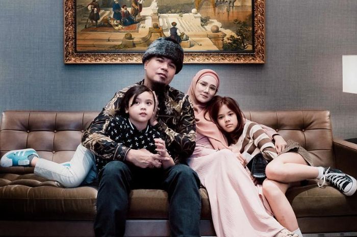 Warisi Bibit Unggul dan Paras Cantik Mulan Jameela, Intip Gaya Anak ... Warisi Bibit Unggul dan Paras Cantik Mulan Jameela, Intip Gaya Anak ...