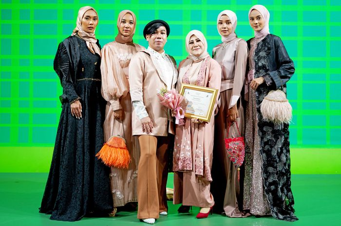 Desainer Leny Rafael Tampilkan Koleksi Aksara untuk Stylo Indonesia di ...