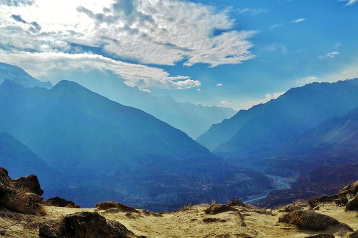 Mengapa Gunung Terlihat Biru dari Kejauhan? - Bobo