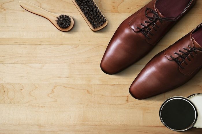 Cara Membersihkan Sepatu Berdasarkan Bahannya - Adjar