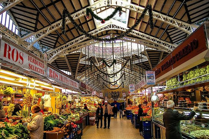 Definisi dan Ciri-Ciri Pasar Berdasarkan Wujudnya: Pasar Konkret dan ...