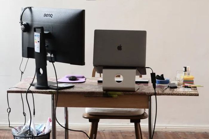 Mudah dan Kreatif, Berikut 4 Cara Merapikan Kabel Agar Tak Berantakan