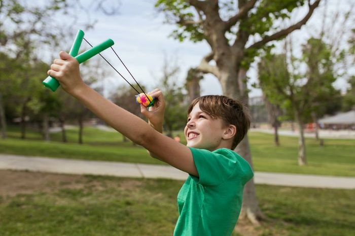 Gaya yang Digunakan saat Bermain Katapel, Materi Kelas 4 SD Tema 8 - Bobo
