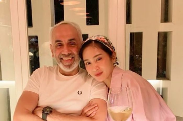 Nikahi Produser Film yang 19 Tahun Lebih Tua, Sekarang Begini Nasib ...