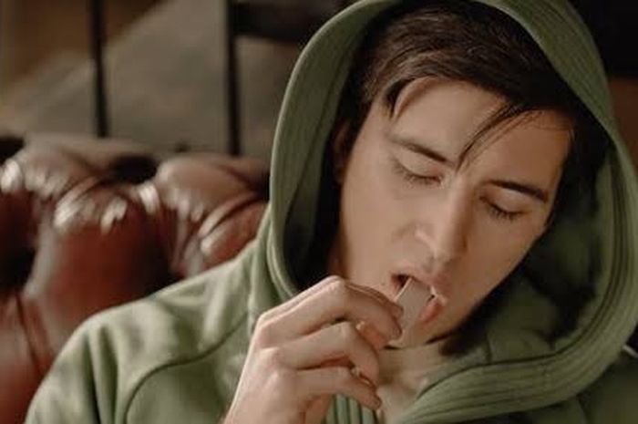 Mengunyah Permen Karet Bikin Pipi Tirus, Rahang Tegas, Muka Lebih Ganteng Deh! Ternyata Cuma ...