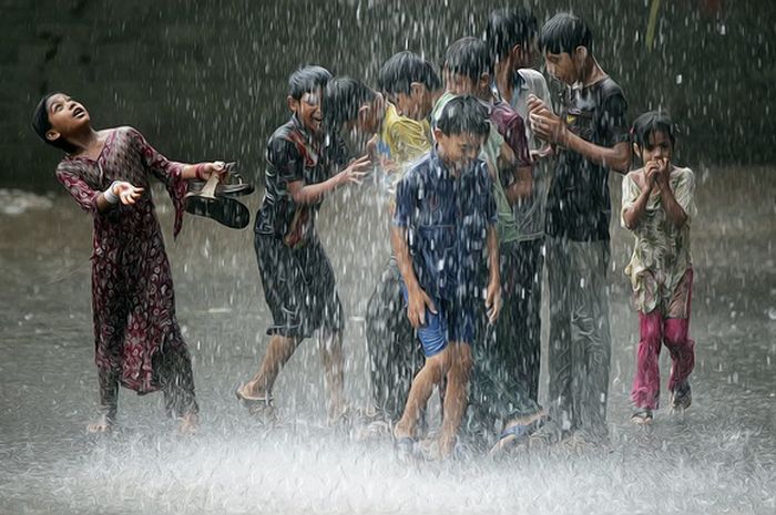 5 Manfaat Bermain Hujan untuk Anak, Salah Satunya Menghilangkan Racun ...