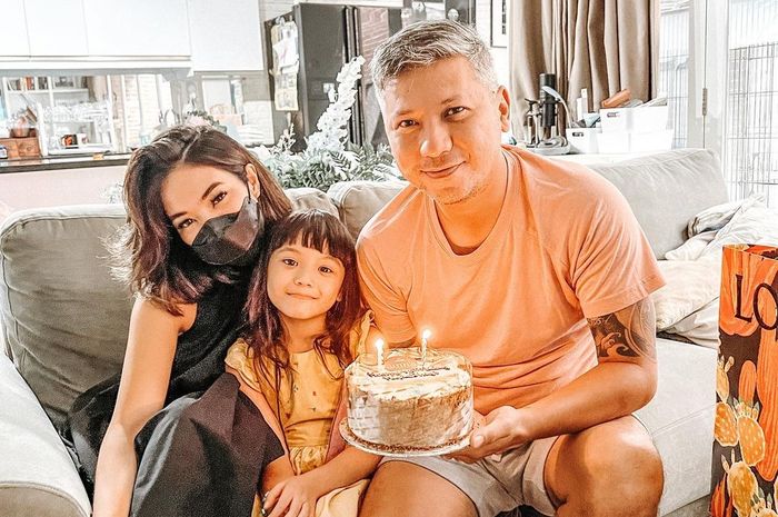 Gisel Ngaku Salah di Momen Ultah Gading Marten, Netizen Malah Salfok: Akhirnya Foto Bertiga ...
