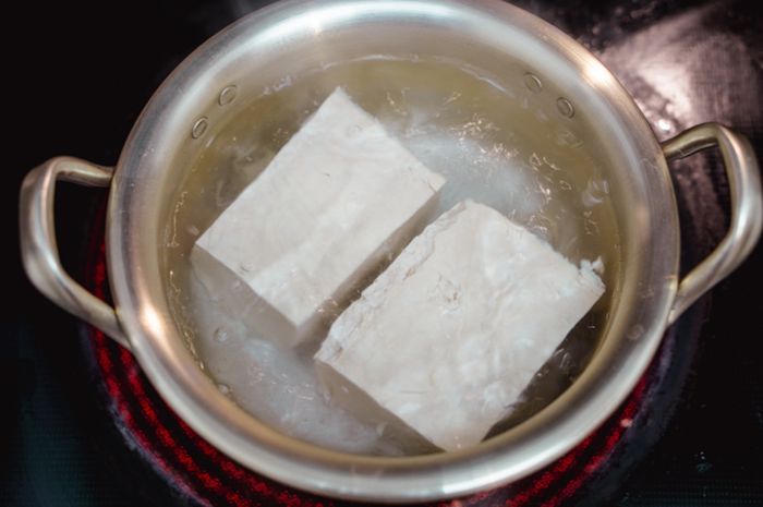 Gak Sia-Sia Intip Mertua Di Dapur, Cuma Rebus Tahu Sebelum Disimpan ... Gak Sia-Sia Intip Mertua Di Dapur, Cuma Rebus Tahu Sebelum Disimpan ...
