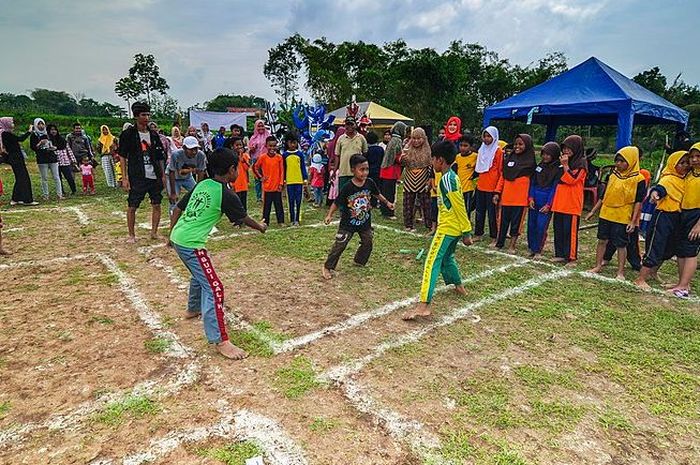 Apa Itu Permainan Gobak Sodor? Ini Penjelasan dan Manfaatnya - Bobo