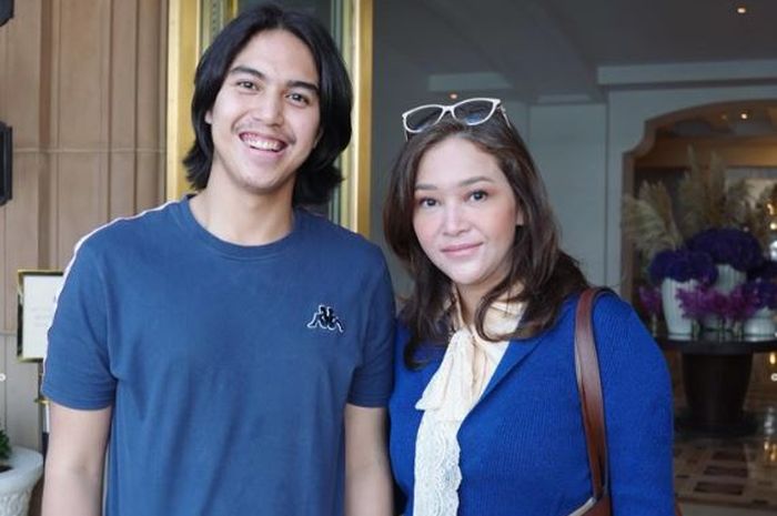 El Rumi Jomblo Sendiri di Tengah Para Artis yang Bawa Pasangannya Ini ...