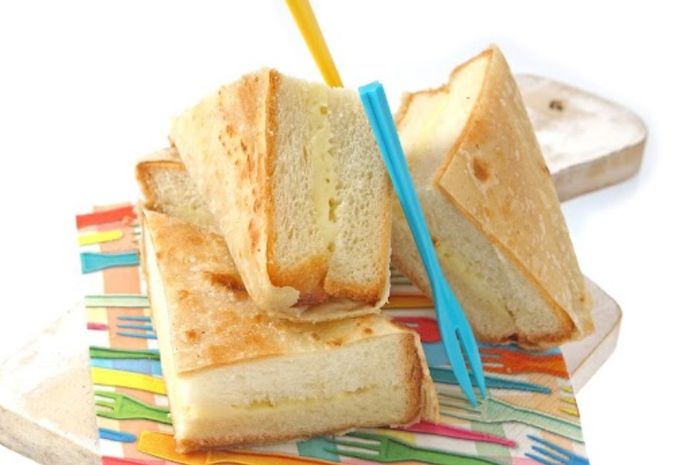 Resep Roti Martabak Keju Meleleh, Camilan Sedap Dengan Tekstur yang ...
