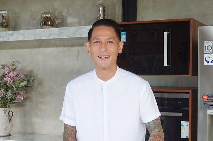 GANTENGNYA Chef Juna dengan Rambut Botak Plontos, Netizen Tak Setuju ...
