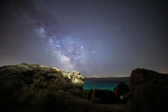 Misteri Fenomena Milky Seas, Bagaimana Bisa Terjadi? #AkuBacaAkuTahu - Kids